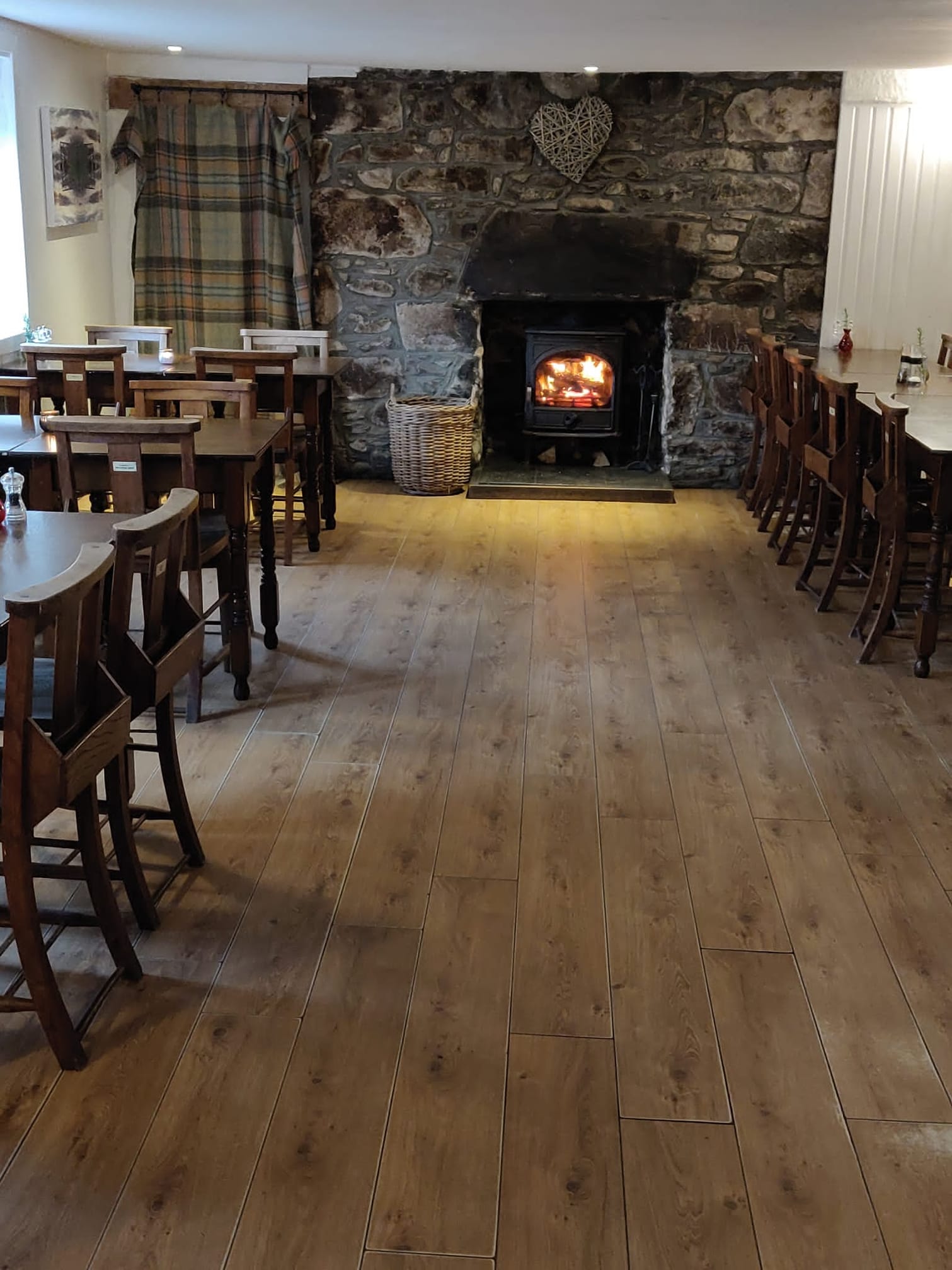 The Dores Inn - Pub & Restaurant - Dores - Highland Guide