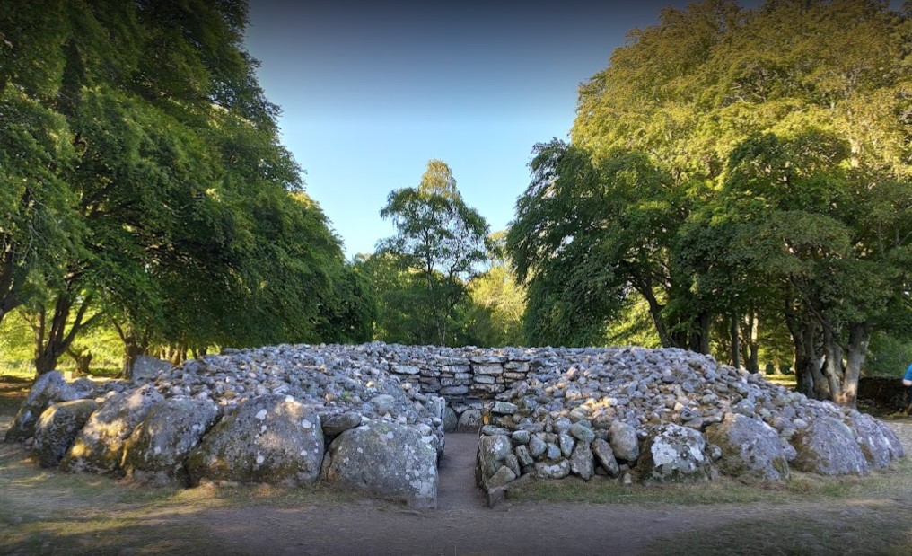 Clava Cairns | Bronze Age Tomb - Highland Guide